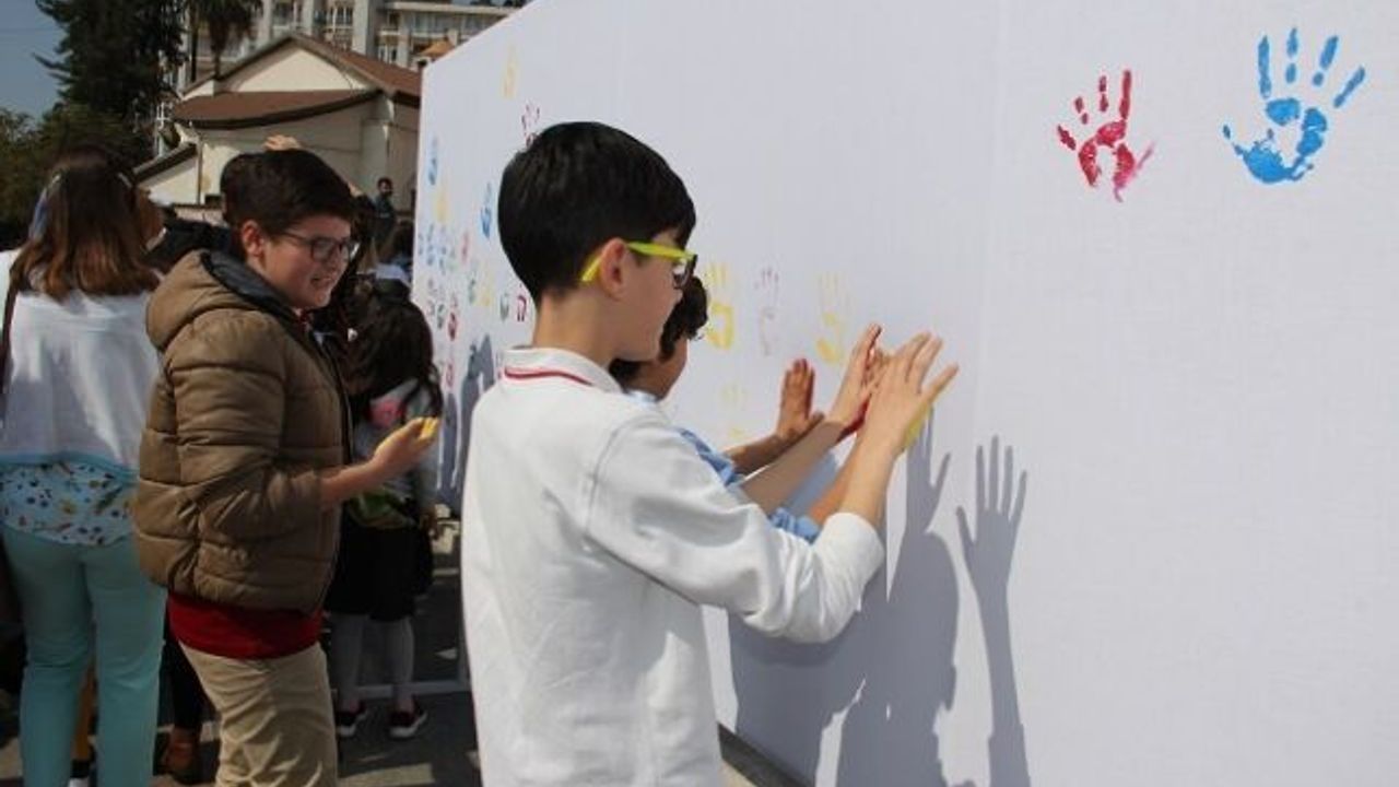 Otistik Çocuklar, Rengarenk El İzlerini Bıraktılar - Mersin Portal ...